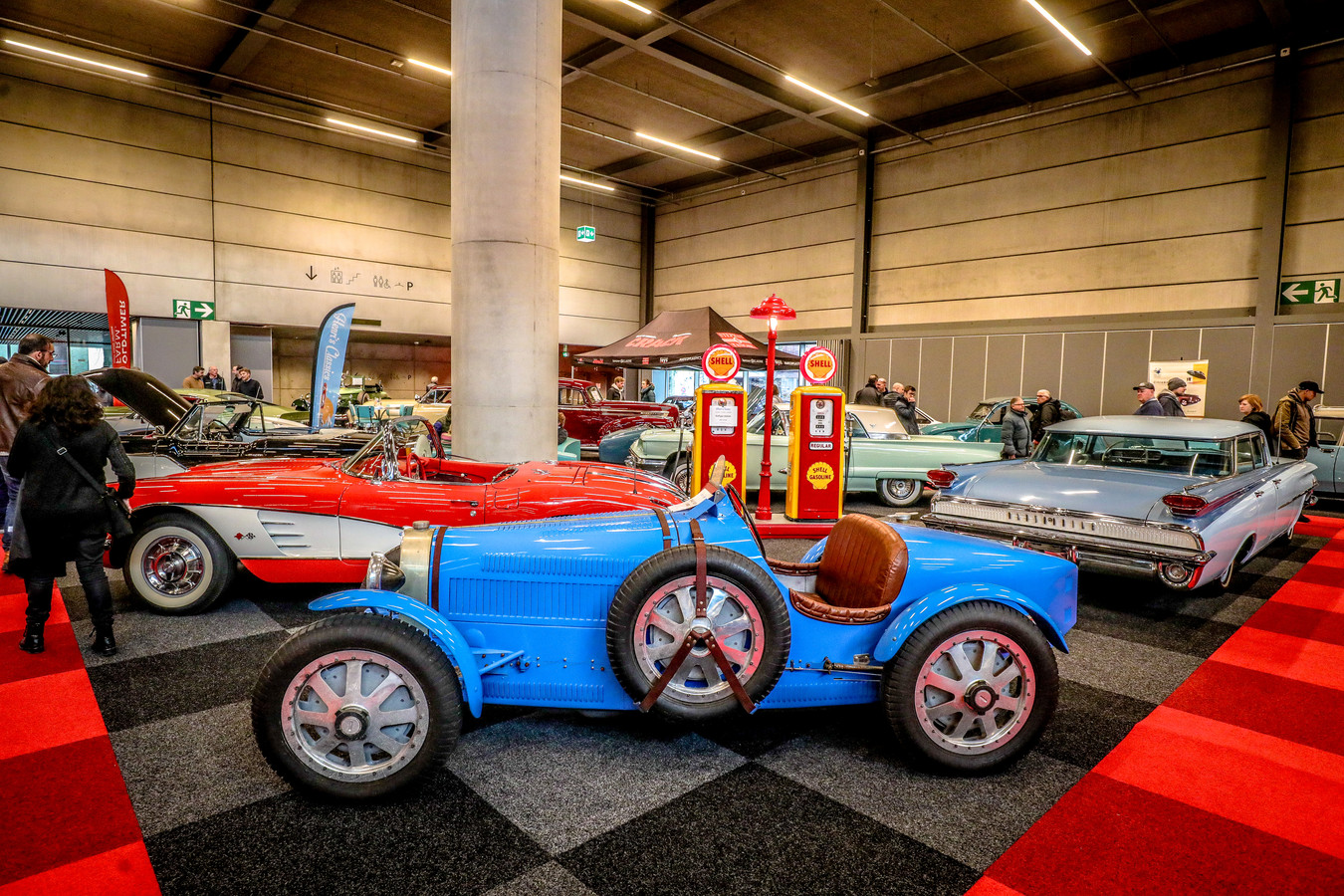 IN BEELD. De grote terugkeer van Auto Classics naar het Beursplein in ...
