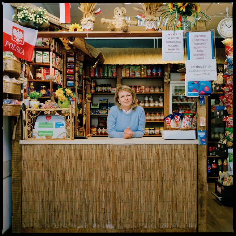 In deze Poolse winkel in Limburg komen veel jonge klanten alleen om te ...