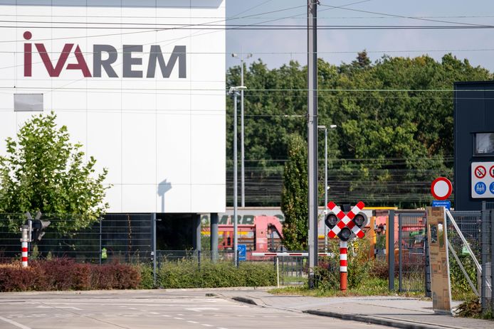 “Rood licht niet gezien en alarmbel niet gehoord”: Goederentrein botst ...