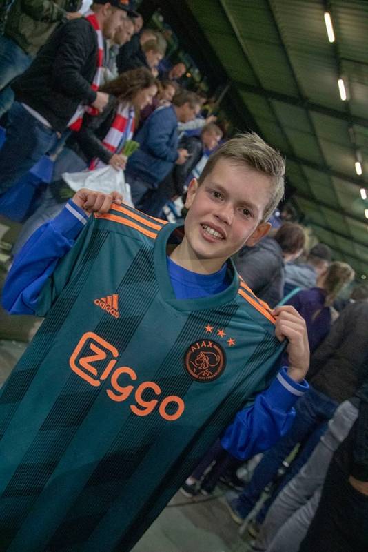 Twan uit Zevenaar krijgt het kampioensshirt van Huntelaar: ‘Hij heeft ...