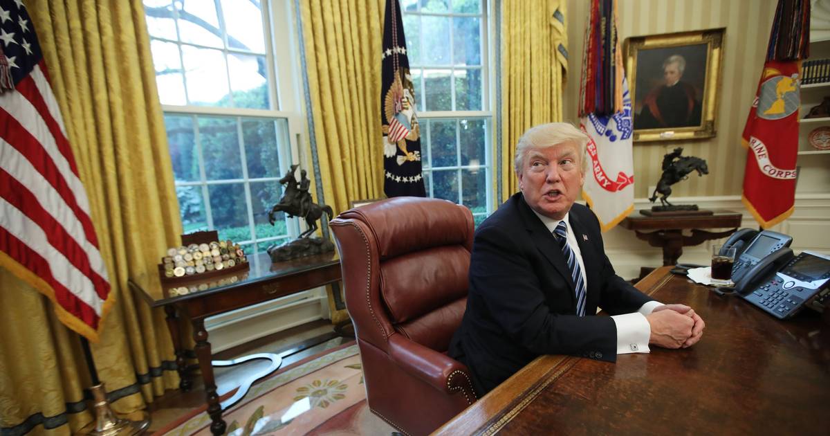 Trump a un bouton rouge "spécial" sur son bureau | Home | 7sur7.be