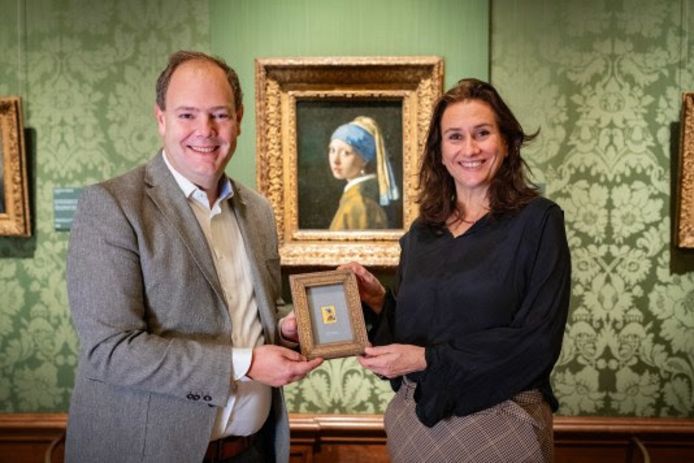 Meisje met de parel schittert op postzegels met 24-karaats goud én ...