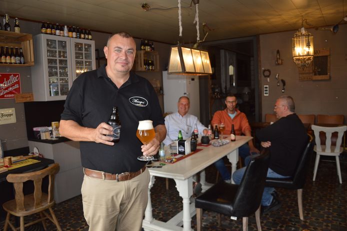 Kleinste café van Haaltert heeft zijn eigen bier | Haaltert | hln.be