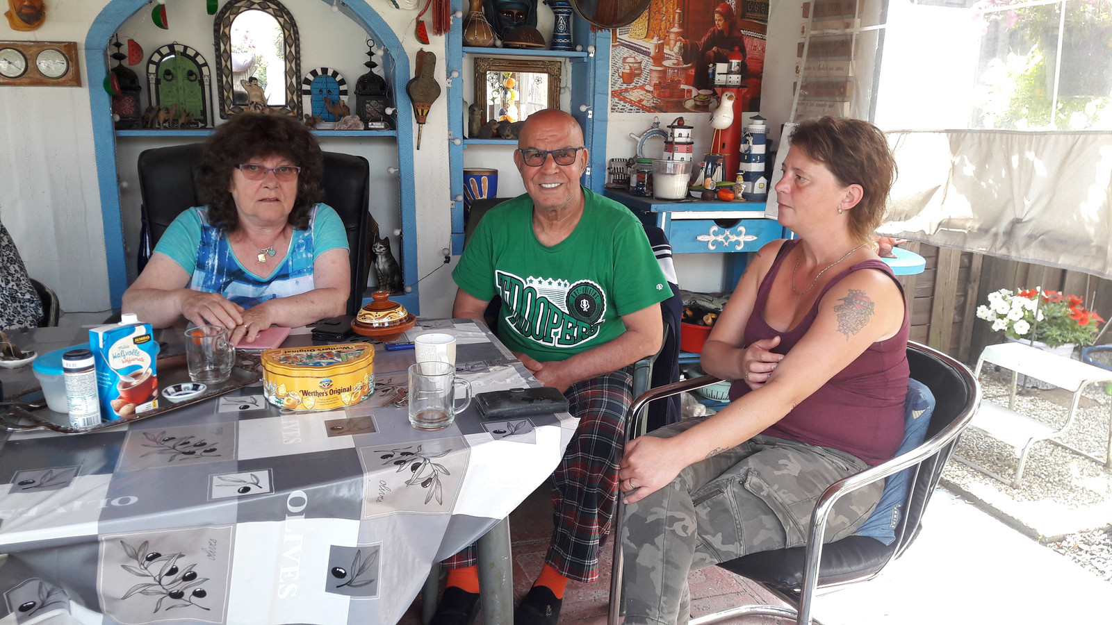 Onrust onder buren azc in Harderwijk na steekincident: ‘Ze staan hier ...