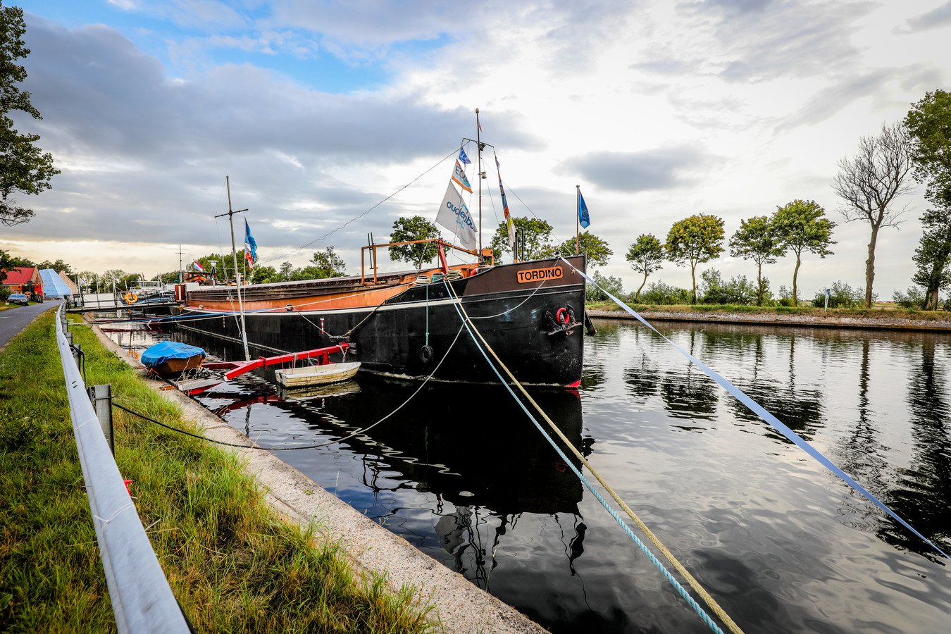 BINNENKIJKER. Frederic verbouwde 100-jarige Tordino tot museumschip ...