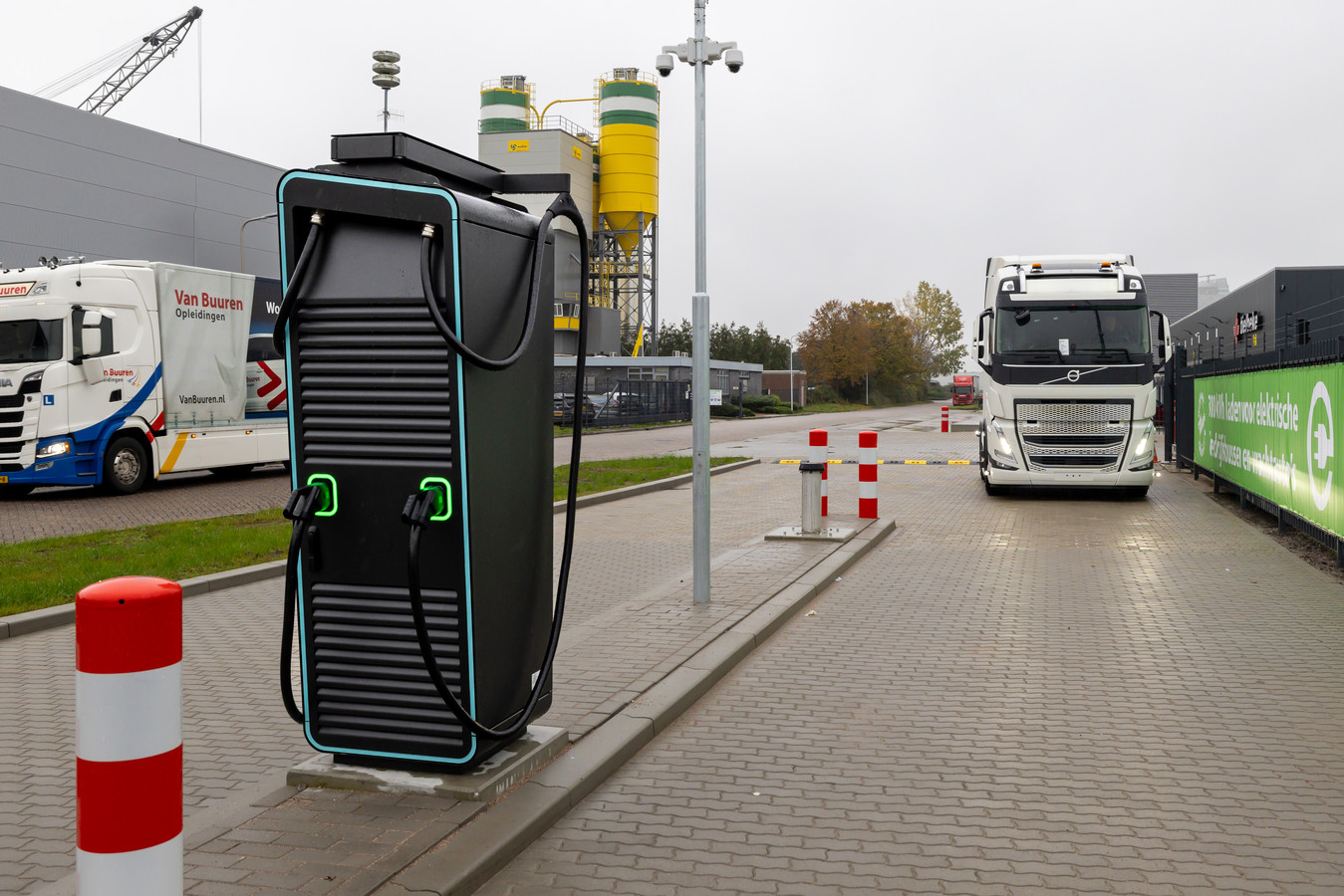 Laadstress voor trucker verleden tijd door dit unieke tankstation ...