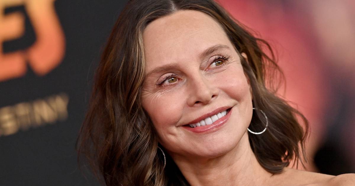Calista Flockhart maakt comeback in 'Feud' maar is haast onherkenbaar ...