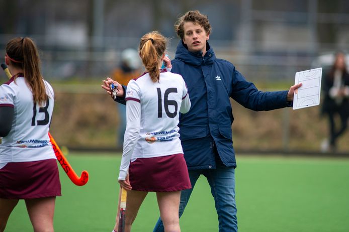 AMHC vrouwen een maatje te groot voor enthousiast Ares in snel besliste ...