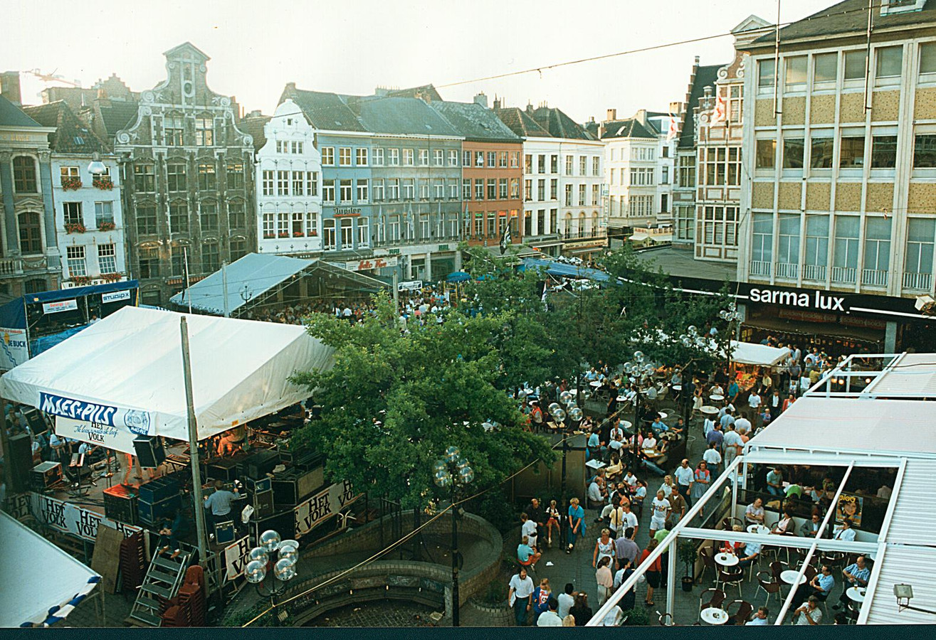 MIJN STAD. Op stap met stadsgids Dille (71), de bekendste travestiet ...