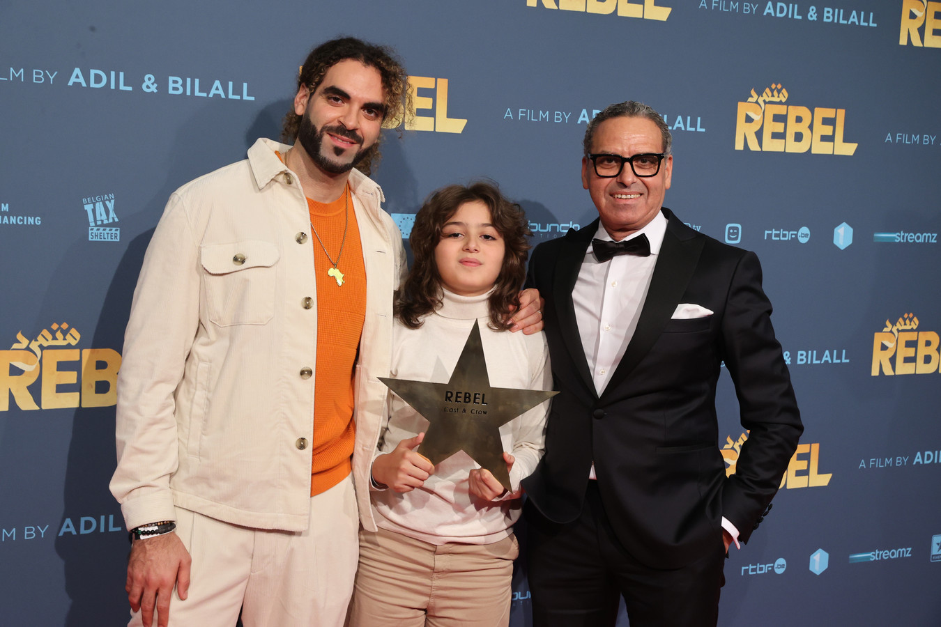 Adil El Arbi regisseerde zijn jongere broer in ‘Rebel’: “Bij het filmen ...