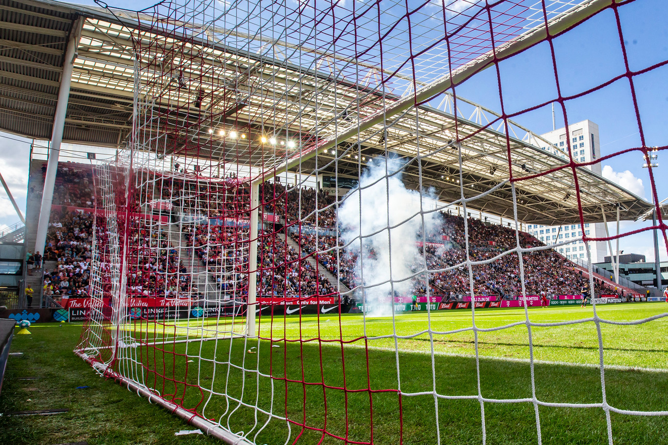 Gebiedsverboden in de maak na rellen FC Utrecht - Ajax, zorgen om ...