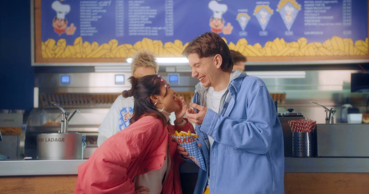 Bram Ladage deelt op Valentijnsdag gratis patat uit: ‘Het kan wel een ...