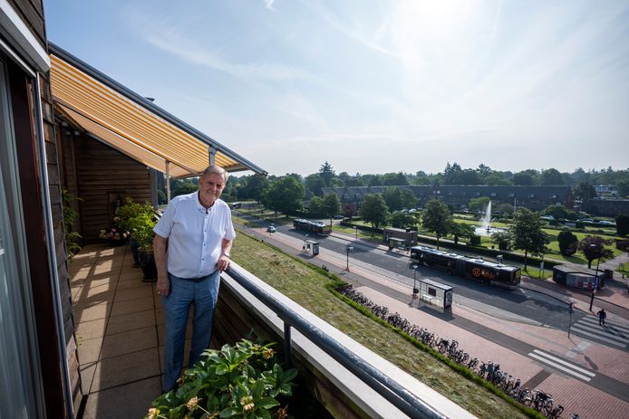Vanuit dit appartement in Zeist kun je de Dom zien, toch vertrekt Ton: ‘In mijn eentje is het ...
