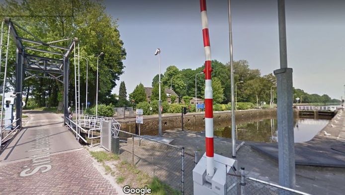 Storing verholpen; sluis 4 in Wilhelminakanaal bij Haghorst doet het ...