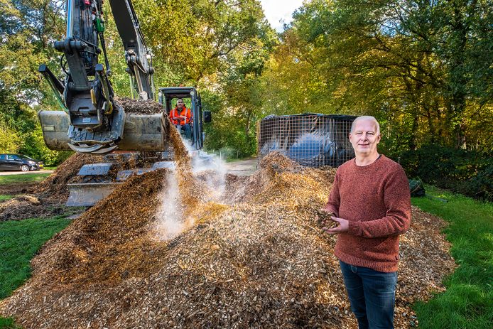 Mega composthoop levert grondstof en warmte in Haaksbergs natuurgebied ...