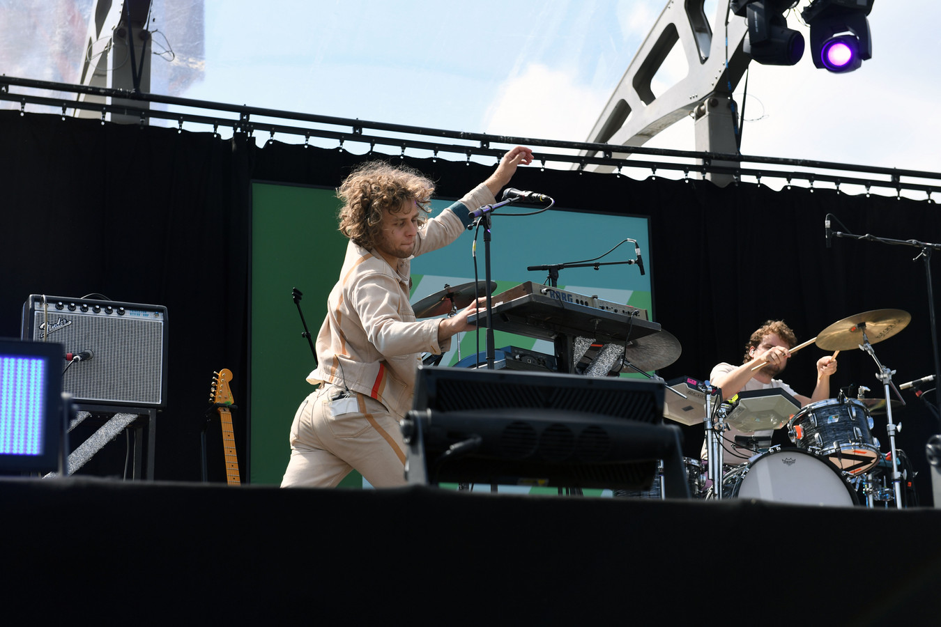 Buren uit Haacht bouwen feestje op Zomerbar Rock Werchter met Compact ...