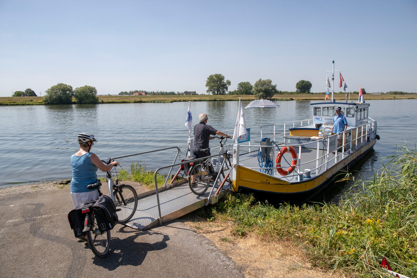 Heen en weer over de Rijn bij Rhenen... dankzij de stuwen | Foto ...