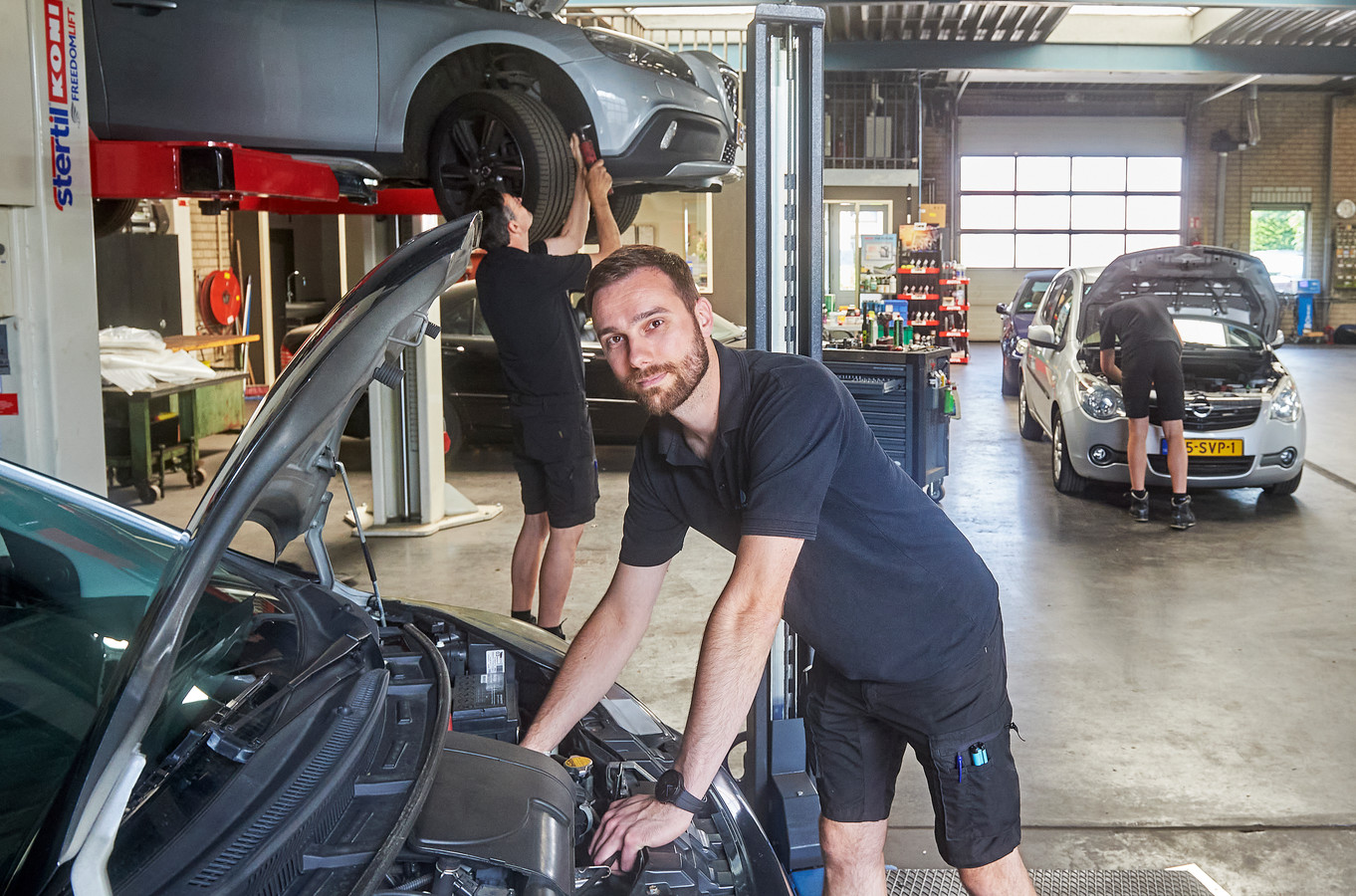 Even met de auto langs de garage? Vergeet het maar, in deze topdrukte ...