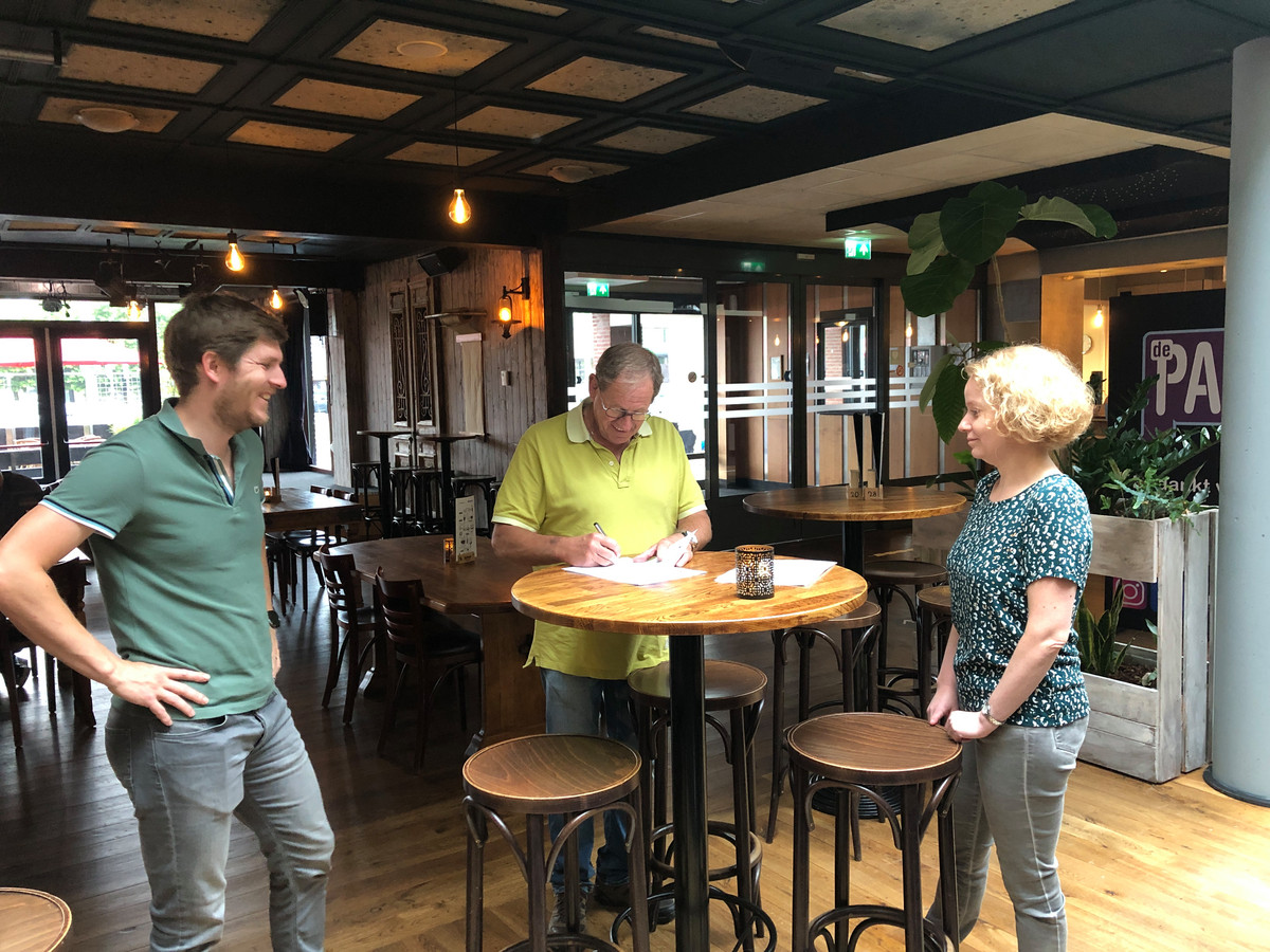 De Pas in Heesch bindt vrijwilligers aan zich met contract | Foto | AD.nl