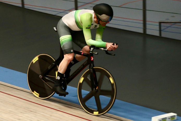 Hij doet het! KUL-prof breekt uurrecord bij de masters: “Ik zat zestig ...