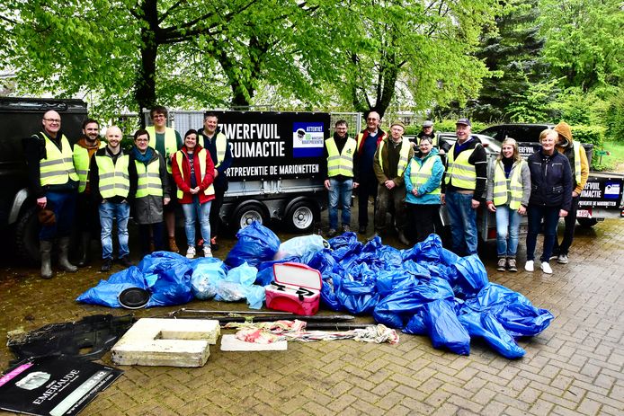 Bijna 30 kilometer grachten en weideranden geruimd tijdens ...