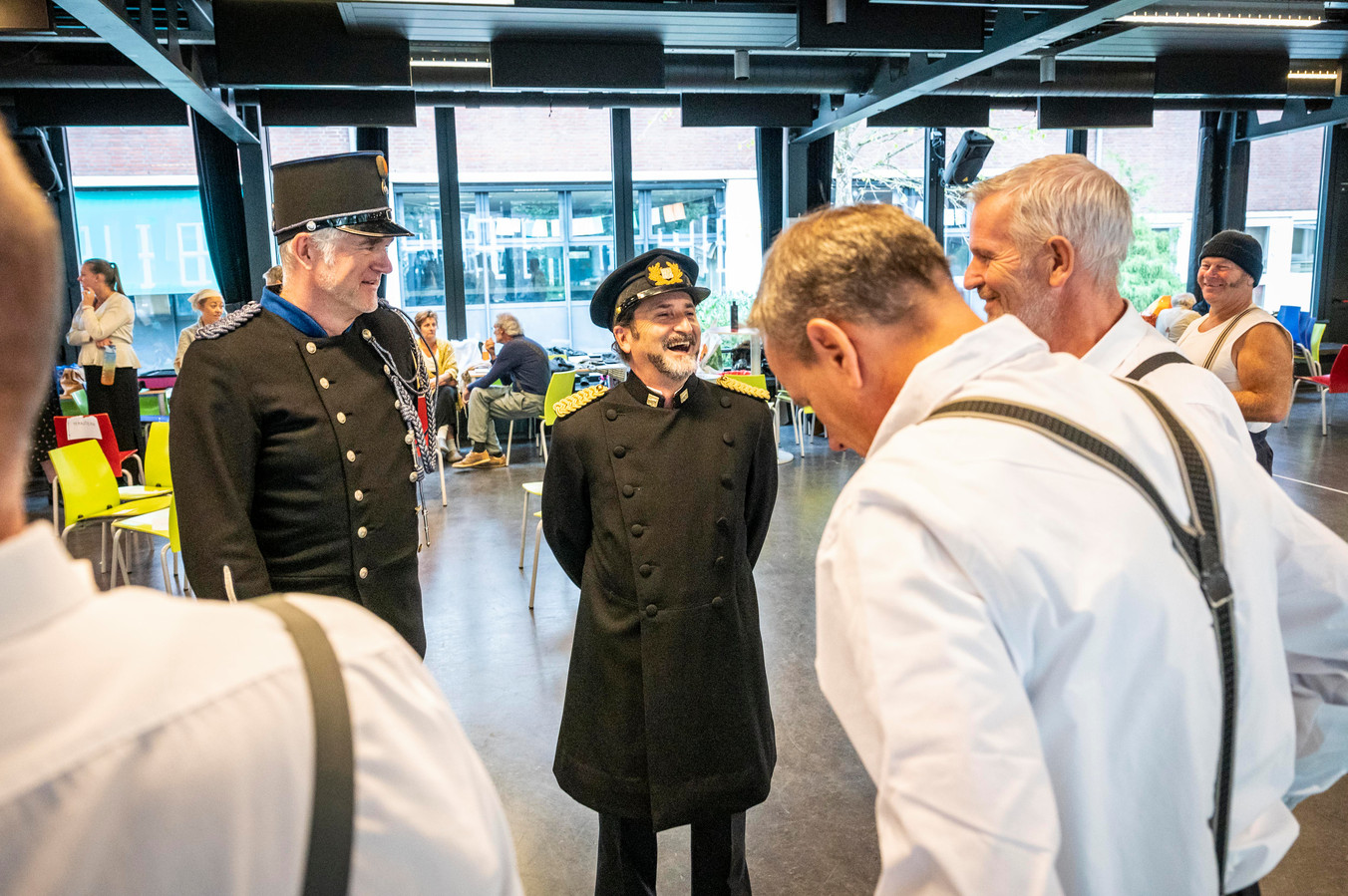 Importacteurs als de sterke arm in ‘De Bende van Oss’: ‘Stuk om écht te ...