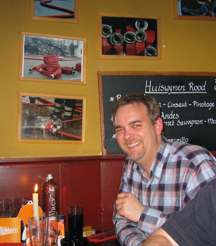 Als Michaël (51) plots overlijdt, komen honderden mensen naar zijn ...