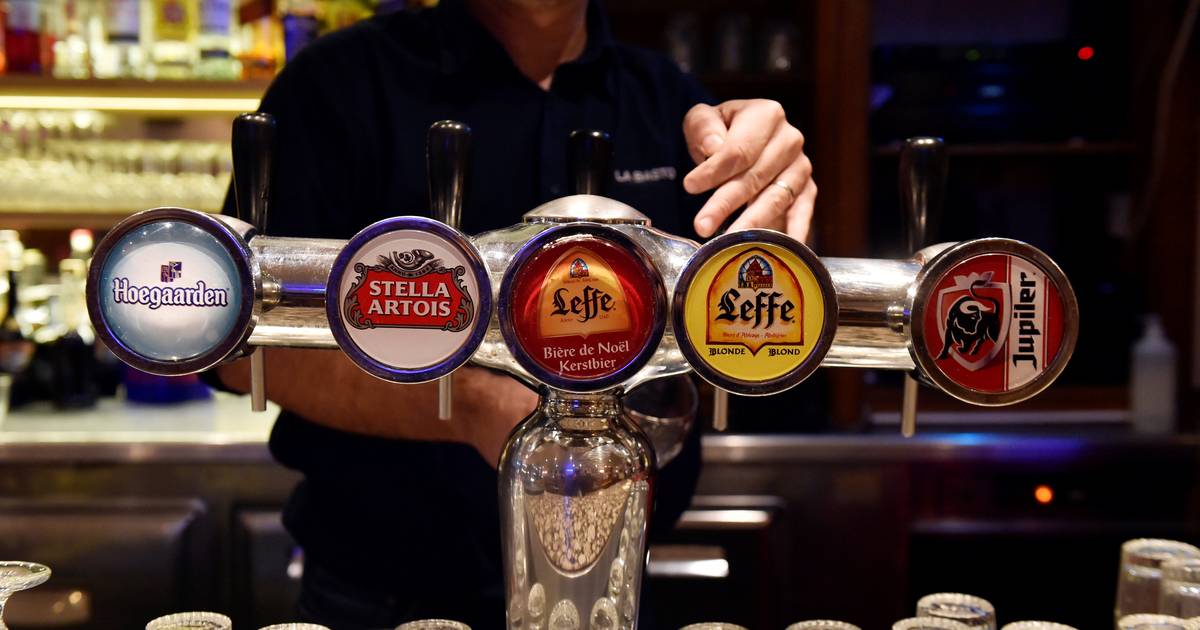 Pintje wordt klein bier: wéér minder pils gedronken | Consument | hln.be