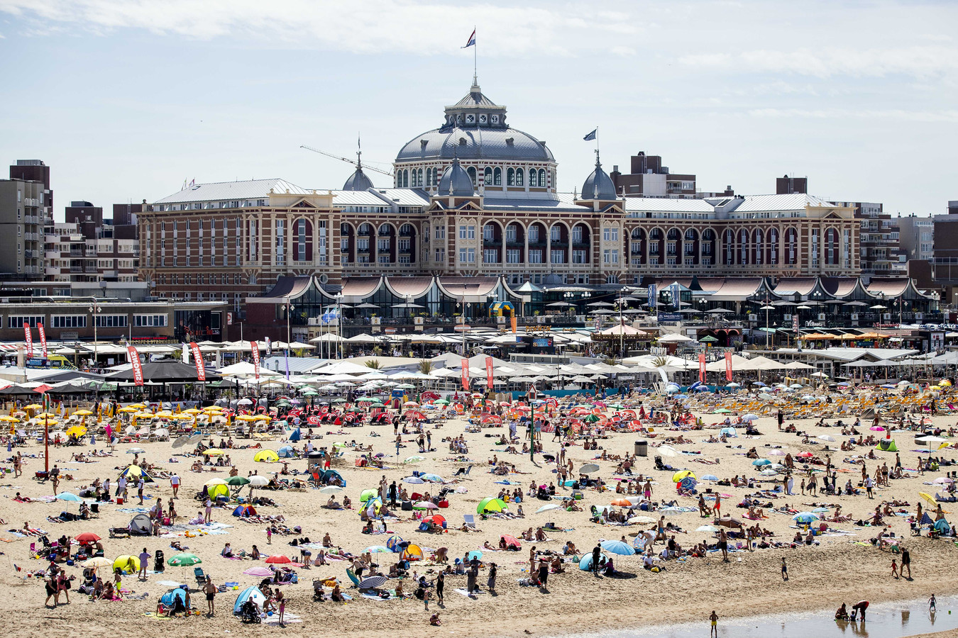 Film kijken op het strand: Pathé opent binnenkort tijdelijke openlucht ...