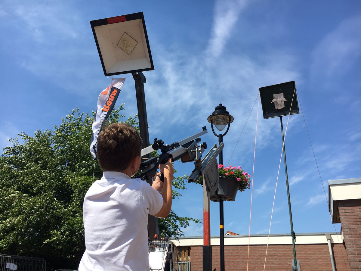 Guus Kramer jeugdkampioen koningschieten in Doornenburg | Foto ...