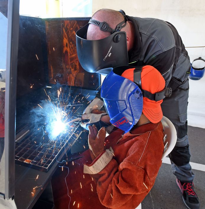 Werken in de techniek: ‘Vieze handen en een ketelpak zijn niet meer van ...