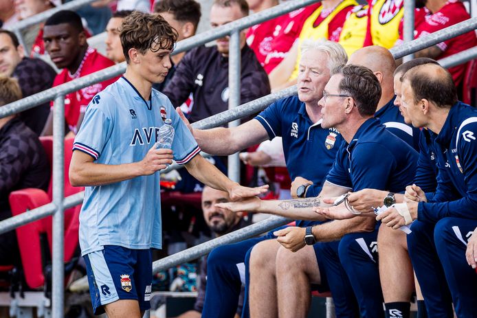 Witte rook: pas nét 17-jarige Jens Mathijsen tekent voor drie jaar bij ...