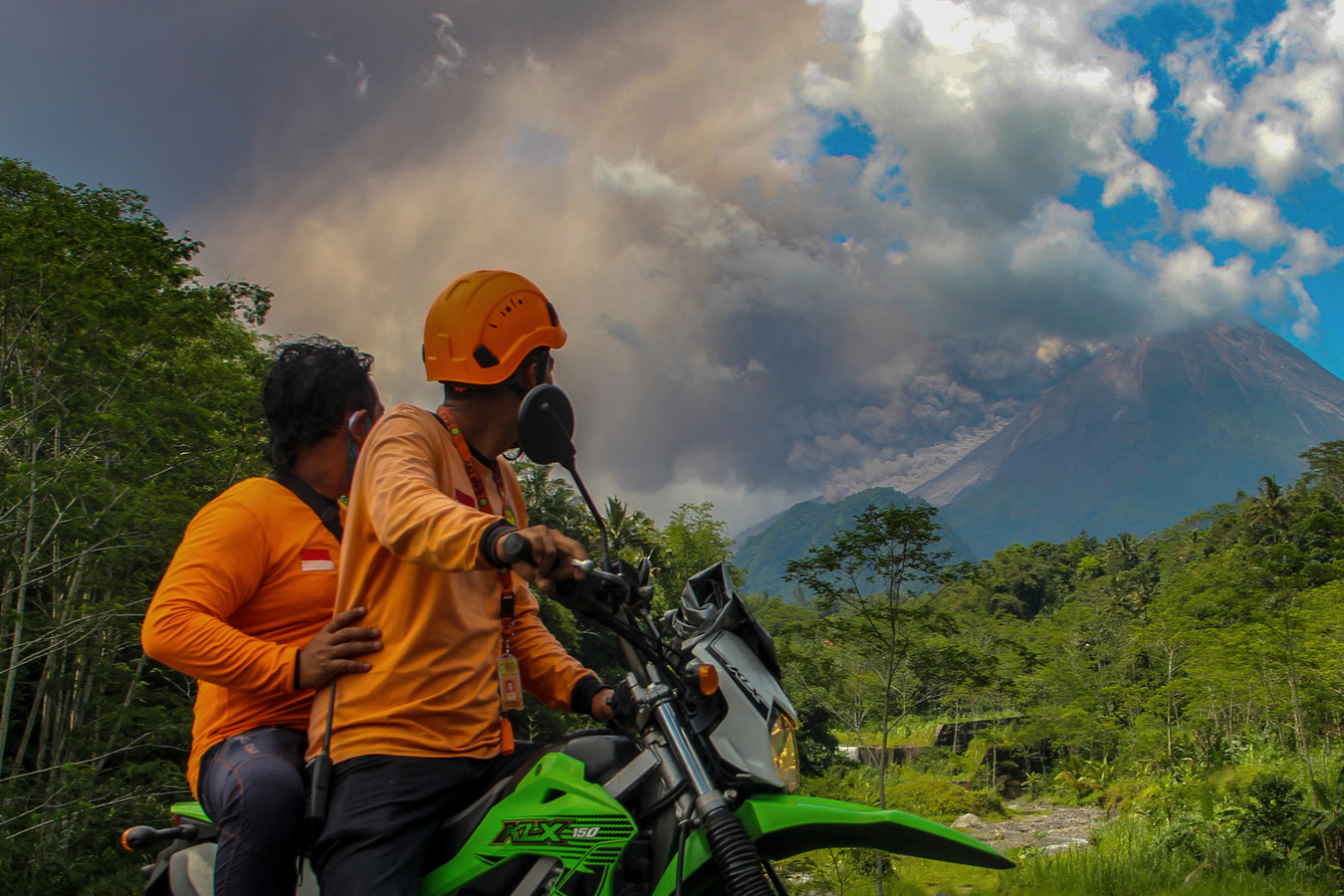 Merapi-vulkaan opnieuw uitgebarsten op Indonesisch eiland Java | Foto ...