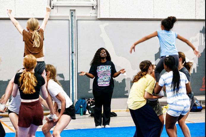 Chanel (19) is cheerleader en dat is écht een sport: ‘Ik ben sterk ...