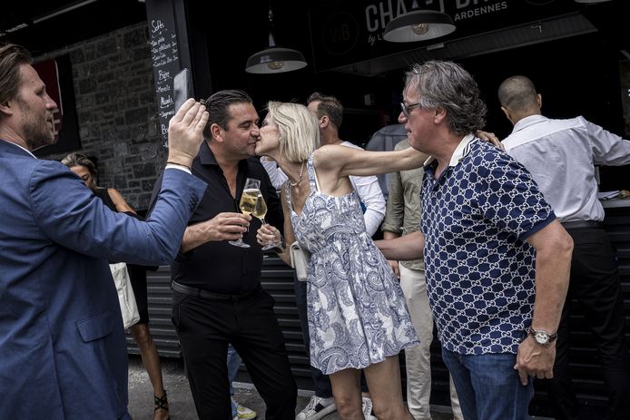 IN BEELD. Tanja Dexters in intieme kring getrouwd met haar partner Michael: “Mijn bruidsboeket ...