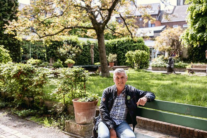 GEHEIMEN VAN DE STADSGIDS. Het Hasselt van Berto Schoenmaekers (66): “Van verborgen pleintje ...