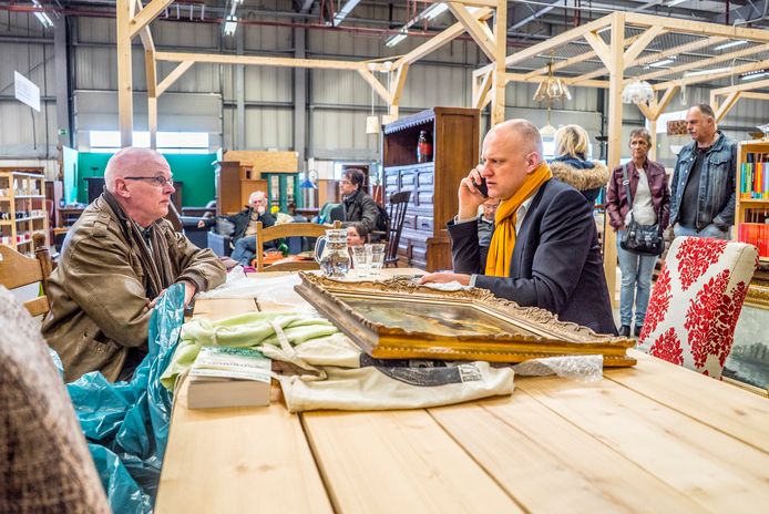 Kringloopwinkel Veldhoven veilt waardevolle spullen | Veldhoven | ed.nl