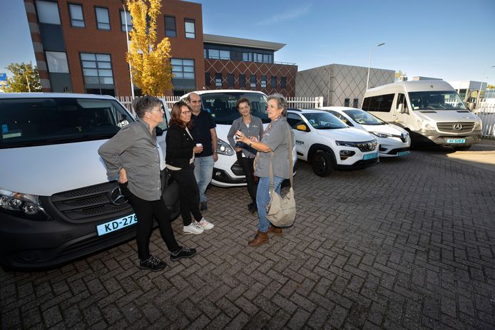 Van rijbaan naar ‘duobaan’: vervoerders helpen taxichauffeurs hun ...