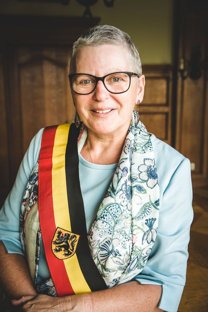 Paar maanden geleden nog burgemeester, nu verliest Ann Coopman (57 ...