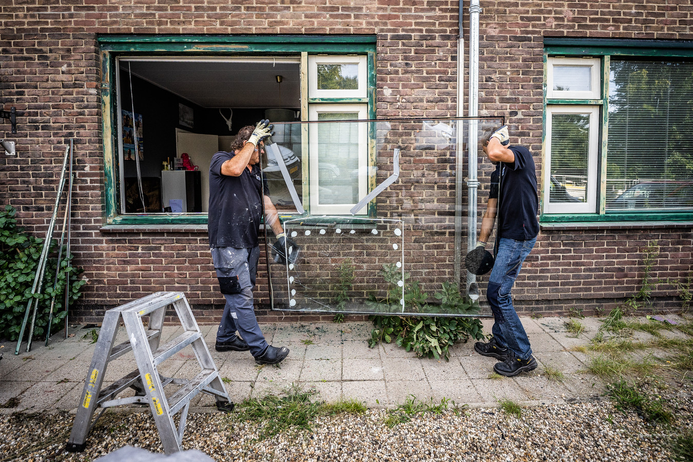 Afbladderende verf en een naderende deadline: komen deze 180 ...