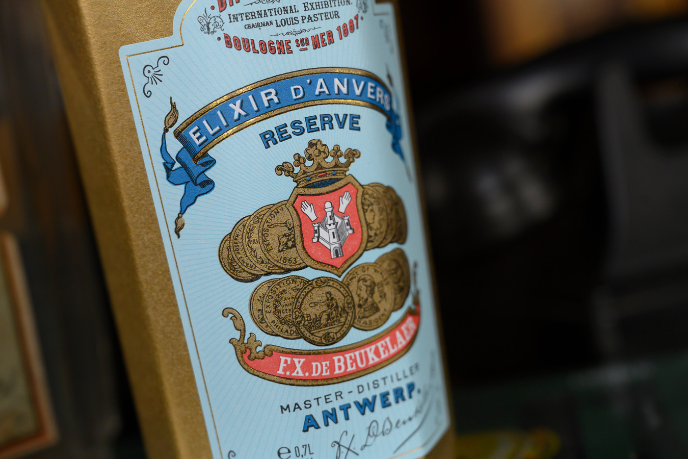 “Wij stoken in een museum”: Elixir d'Anvers bestaat 160 jaar en lanceert limited edition van het ...