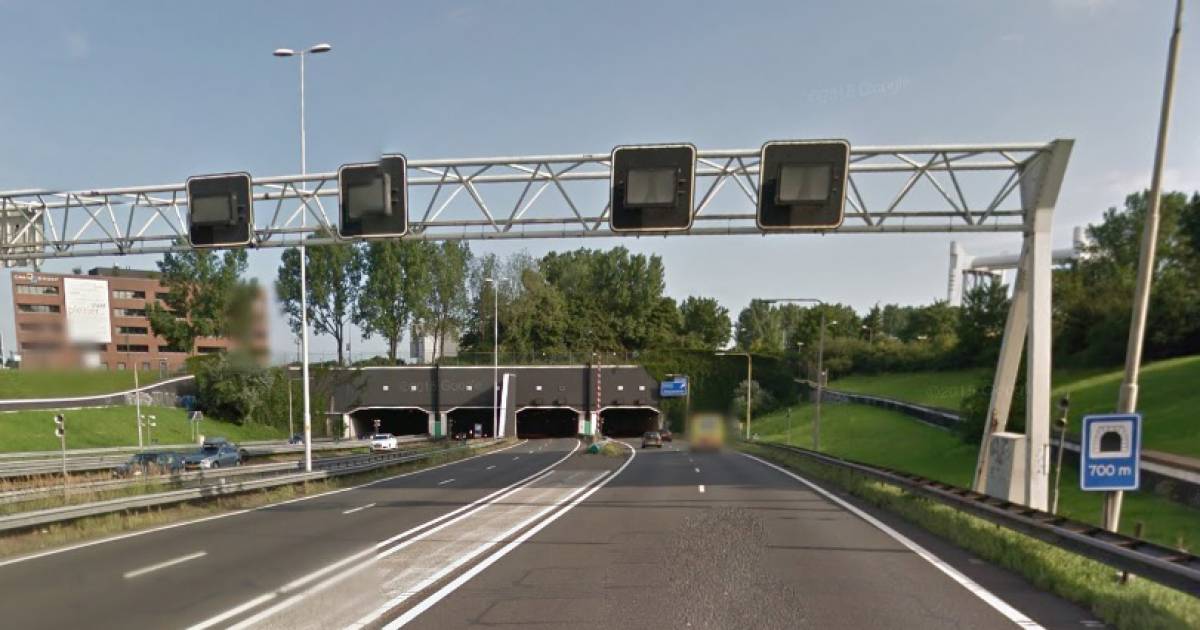 File op A16 door ongeluk bij Drechttunnel, een rijstrook dicht ...