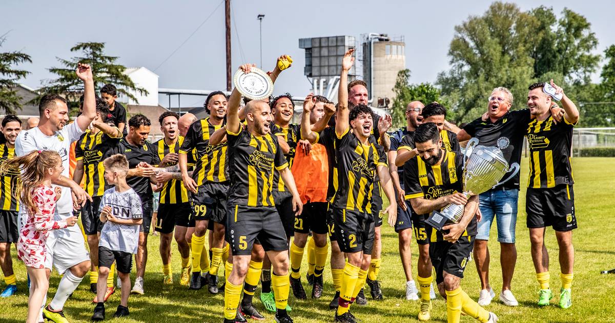 HVV kroont zich tot kampioen na stijlvolle overwinning op Bavos: ‘Dit is het mooiste wat er is ...