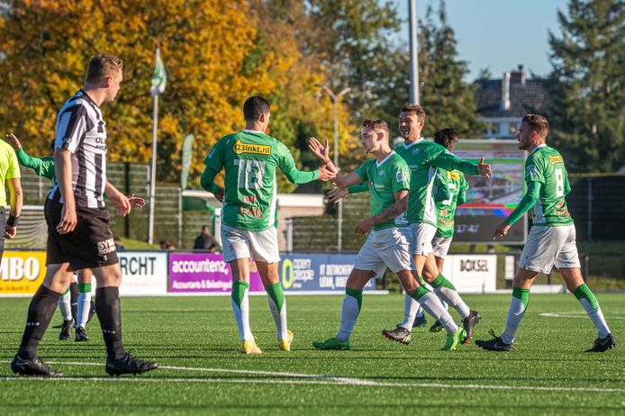 Eindelijk weer lachende gezichten bij Baronie: na 10 nederlagen op rij ...