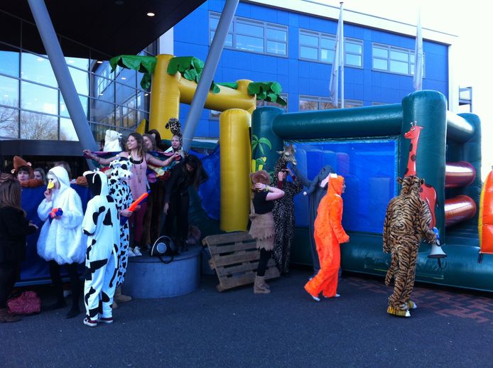Examenstunt: Staring College Lochem omgetoverd tot Staring Zoo | Lochem ...