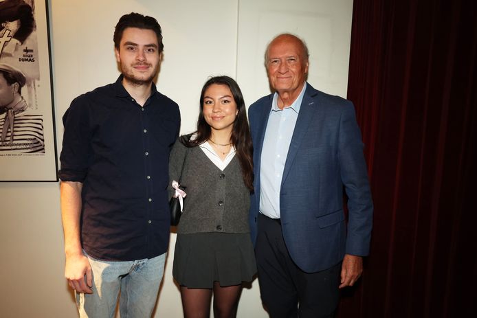 “Ontmoet via Tinder en al jaar ‘in het geheim’ samen”: zoon Jacques ...