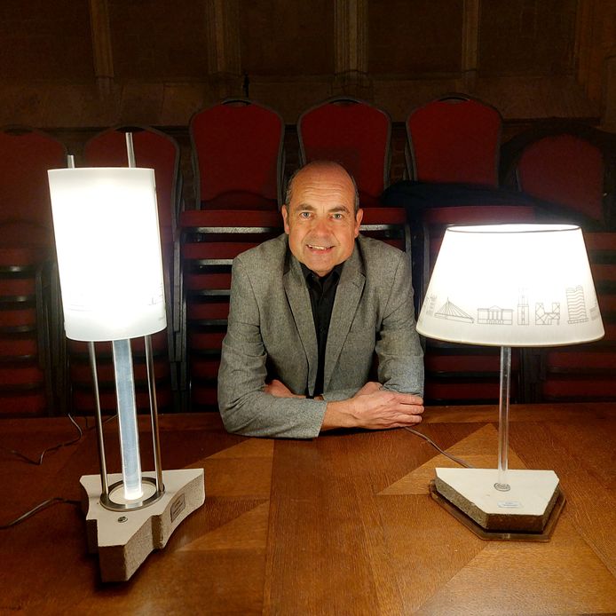 Louis uit Limburg ontwierp lampen met steen van de Domtoren ...