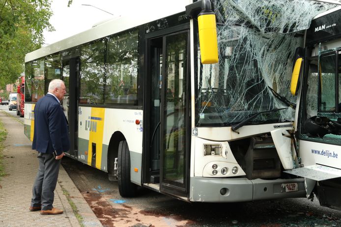 Lijnbussen rijden frontaal op elkaar in Kieldrecht: 11 gewonden ...