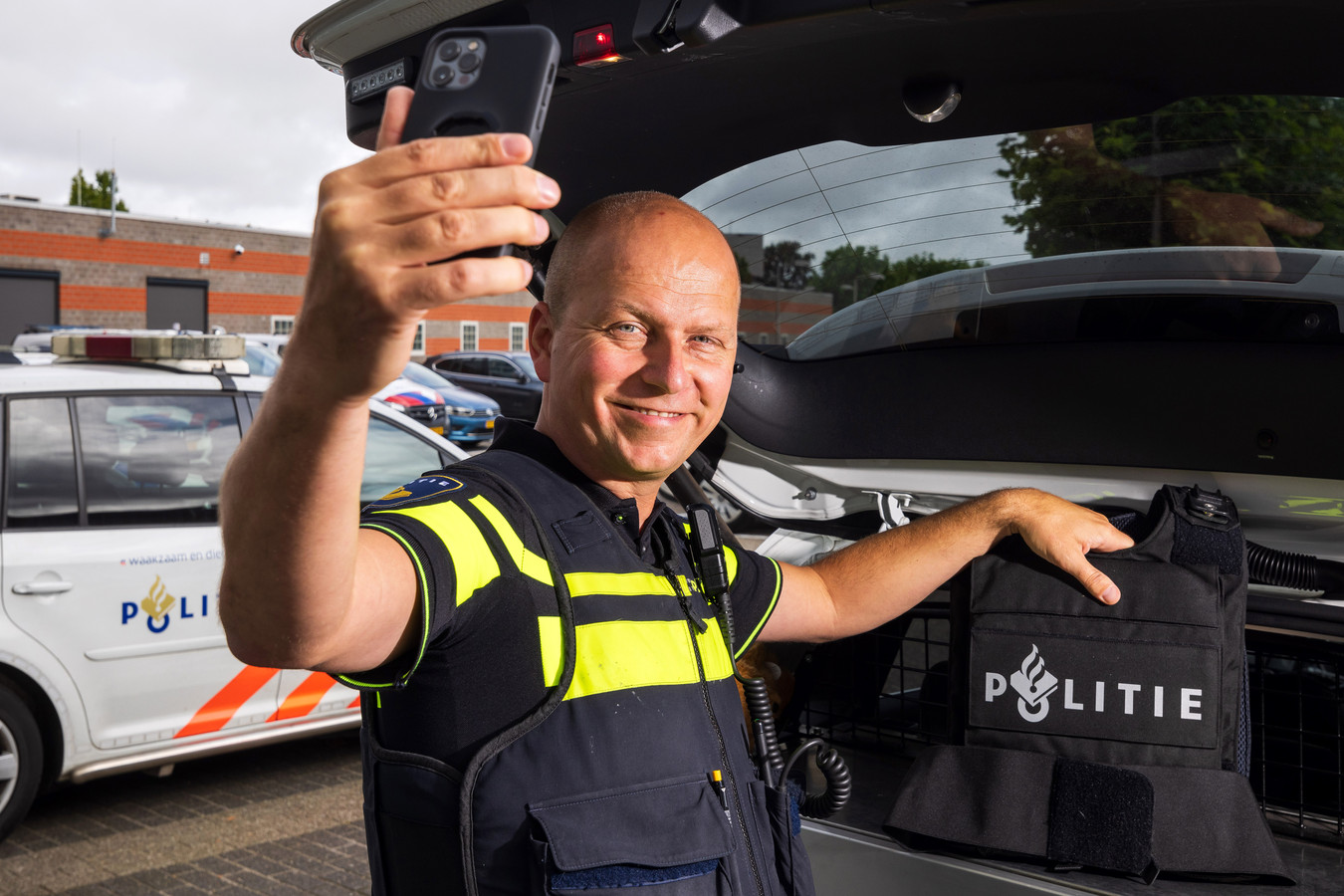 @Politie_Frans heeft 180.000 volgers op TikTok: ‘We moeten op straat ...