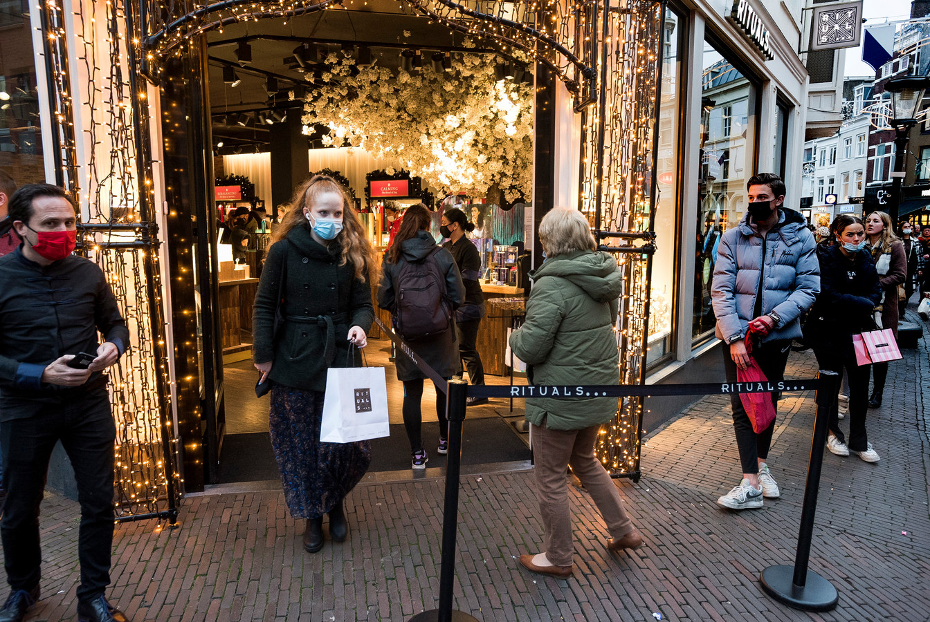 Moedeloos Utrecht winkelt zich suf: ‘Hoeveel lockdowns gaan er nog ...